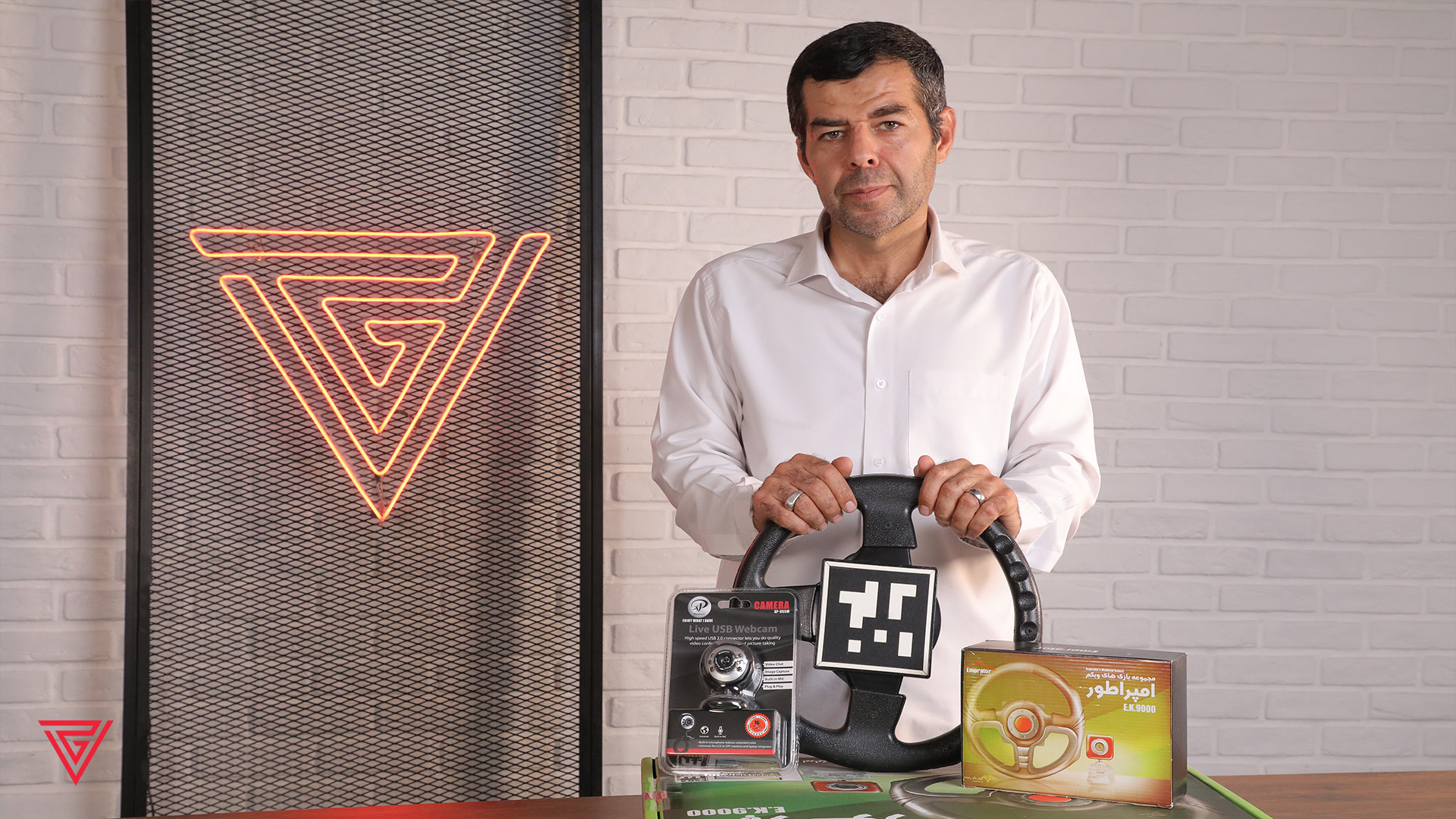 مصاحبه‌ی اختصاصی با سازنده‌ی کنسول بازی امپراطور | داستان اولین کنسول ...